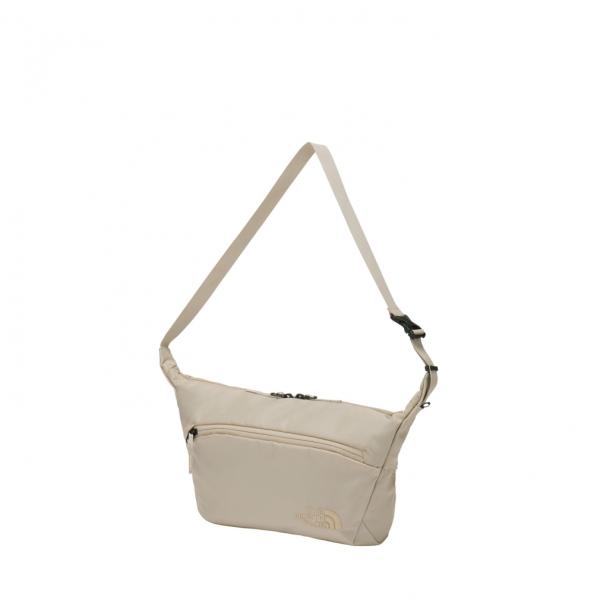 ◇デイリーユースからハイキングなどのアウトドアフィールドまで、幅広いシーンで使いやすいショルダーバッグです。500mlボトルや手帳なども収納可能な5L容量。本体内部には、小物の仕分けに便利なスリットポケットとファスナー付のメッシュポケットを...