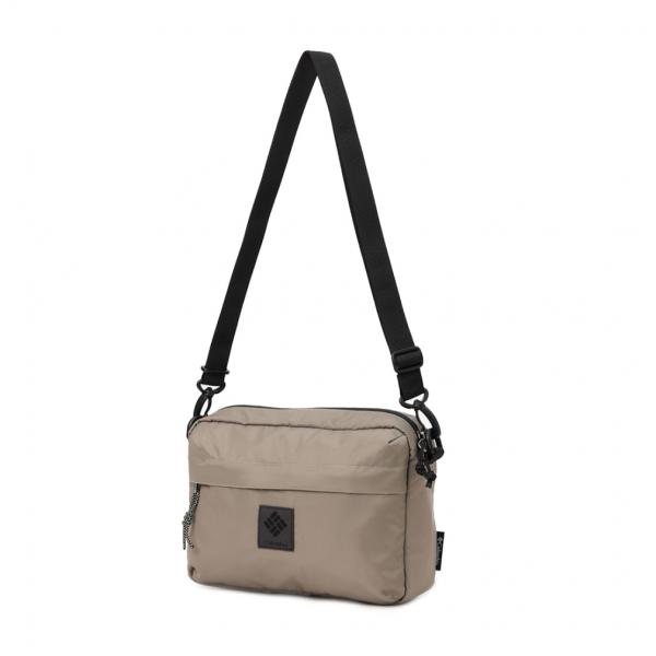 ※ブラウザやお使いのモニター環境により、掲載画像と実際の商品の色味が若干異なる場合がございます。◇旅行のお供にも身軽なお出かけにもちょうど良いサイズ感◇コロンビア独自のはっ水(撥水)機能「オムニシールド」◇旅行やちょっとしたお出かけなど、シ...