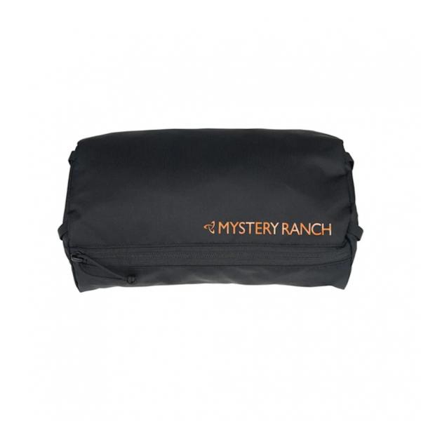 ※ブラウザやお使いのモニター環境により、掲載画像と実際の商品の色味が若干異なる場合がございます。◇台形マチの収納力があるアクセサリーポーチ■カラー：Black■素材：210デニール ヒトラナイロン(リサイクルファブリック使用/PFAS-fr...