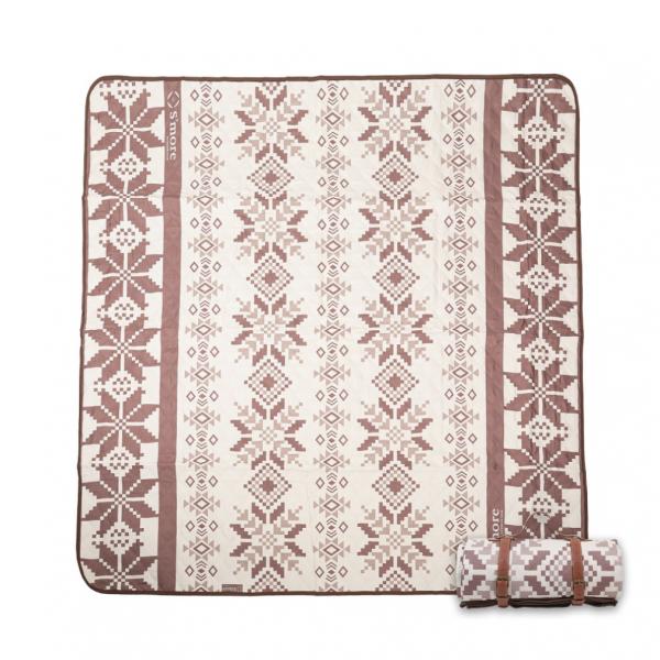 ◇ノルディック柄レジャーシート◇屋外で使いやすく、水気や汚れに強いPEVA素材を裏側に使用。使用後はさっと拭くだけで綺麗になるのでお手入れもとっても簡単です。■素材：コットン35％ ポリエステル65％ ポリコットン素材(TC)■使用時サイズ...