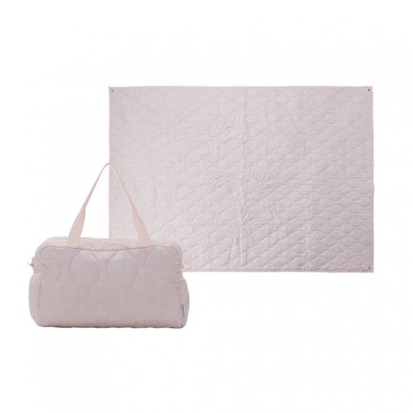 ◇自然に映えるカラーリングと、クッション性のある生地を使用したピクニックラグ。専用バッグ付属■カラー：ライトピンク■素材：表生地/66Dポリエステルタフタ・アクリルコーティング・撥水加工、裏生地/150Dポリエステルオックス・アクリルコーテ...