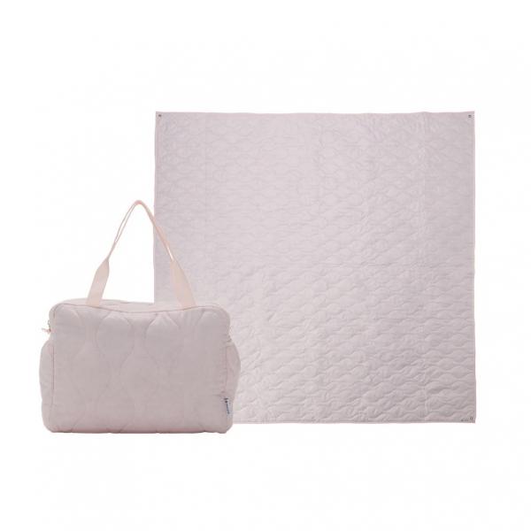 ◇自然に映えるカラーリングと、クッション性のある生地を使用したピクニックラグ。専用バッグ付属■カラー：ライトピンク■素材：表生地/66Dポリエステルタフタ・アクリルコーティング・撥水加工、裏生地/150Dポリエステルオックス・アクリルコーテ...