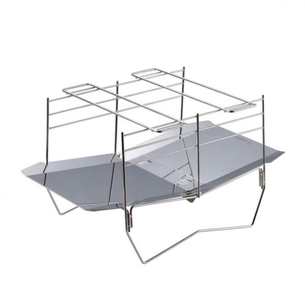 ◇軽量コンパクトな焚き火台◇横幅41.5cm。40cmの薪が切らずに載せられる。 ゴトクは好きな位置にスライド可能・高さ3段階に調節可能。■素材：ステンレス鋼■使用時サイズ：415×240×230mm■収納時サイズ：380×300×20mm...