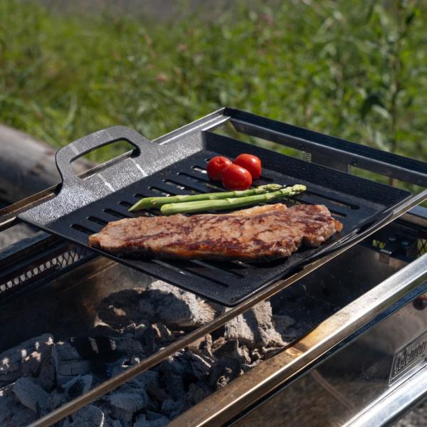 ◇BBQ の網を使い捨てにするのではなく、環境に配慮した発想から誕生した「スクエア形状プレート」◇BBQでの焼くに特化したスクエア形状のスリットの入ったプレート◇独自設計でBBQグリル、薄型バーナー、卓上コンロに対応アルミの特徴である高い熱...