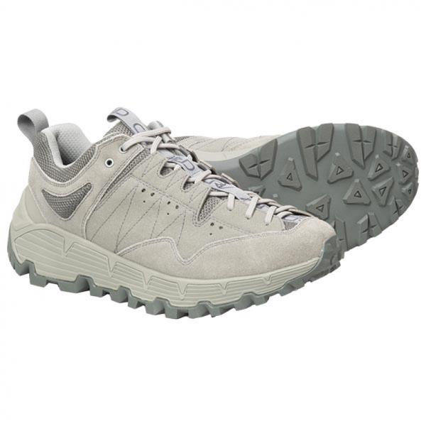 ◇トレイルウォーキングやスポーツハイキングに適したブロック形状で、クッション性の高いミッドソールを採用。防水性と優れたグリップ性を発揮するメガグリップとのコンビネーション。タフなデザインでアウトドアフィールドからライフスタイルまでマルチに活...