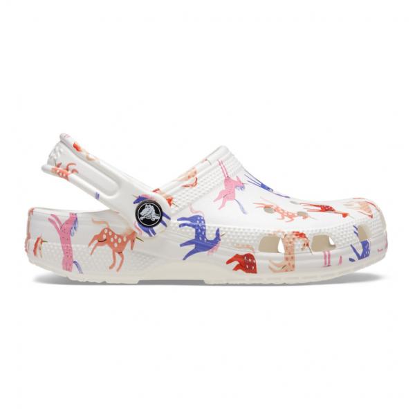◇クロックスを代表するファーストモデルのクラシックキッズクロッグにキャラクターグラフィックをプリント。軽量・防臭のクロスライト素材を使用した、軽い履き心地とクッション性が特徴のフットウェア。足にしっかりフィットする可動式ヒールストラップ付き...