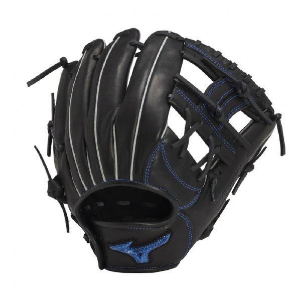 ◇「テクニック」のブルーに限定カラー◇内野手向け:サイズ9◇フレキシブルウェブ搭載。◇Droll構造:ボールの衝撃を受けやすいウェブ下部に補強紐を装着。ウェブ下親指指又部の革の破れを軽減。◇限定マーク「未来へ向かって進む」プレーヤーを「輝き...