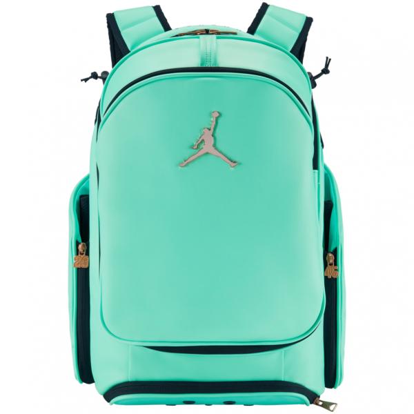 ◇マイケルジョーダンの野球とバスケットボールのキャリアを称えるバットパック。◇左右に23と45の背番号を施したジッパープル付きのポケットには4本のバットやボトルを収納可能。全面が開くロッカースタイルのメインコンパートメントや、底部には換気口...