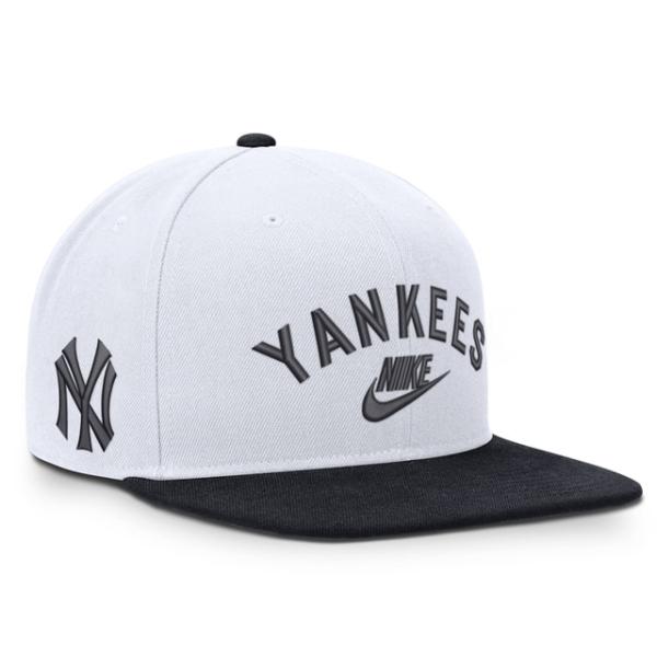 ◇チーム名を正面に入れたQUARE BILL CAP■カラー(メーカー表記):ホワイト×ネイビー(White-Pitch Blue)■素材:ポリエステル100%■生産国:ベトナム■2026年モデルアルペン alpen スポーツデポ SPOR...