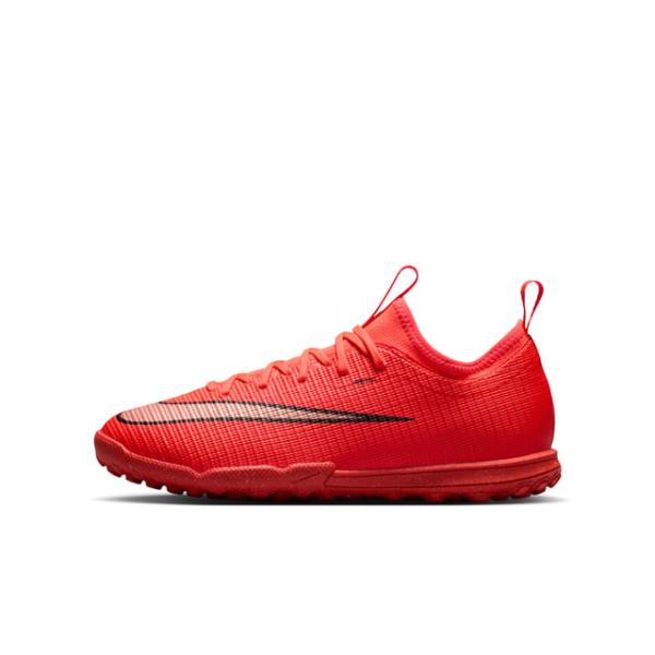 ◇アッパーはNikeSkin素材。素足でサッカーをしているような感覚で、ボールをコントロールできます。◇短い人工芝のフィールドでの使用に最適■カラー(メーカー表記):レッド×ブラック(600:ブライトクリムゾン/ブラー)■生産国:インドネシ...