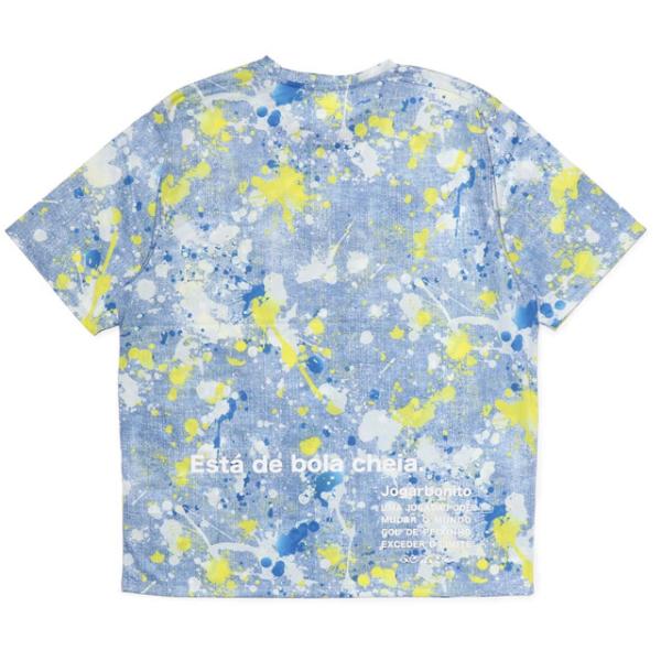 ◇トレーニングに最適なTシャツ。汗を瞬時に吸収して乾かし、衣服内をドライで快適な状態に保つiDRY機能が付いた通気メッシュ素材のプラクティスシャツです。大胆なデニムスプラッシュ総柄プリントボディにグラフィックプリントが目を惹く1枚です。◇機...