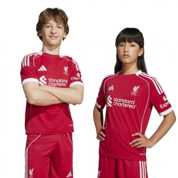 ◇リバプールFCとadidasの長い歴史を受け継ぐサポータージャージー。■カラー(メーカー表記):レッド(ストロベリーレッド)■生産国:ベトナム■2025年モデルアルペン alpen スポーツデポ SPORTSDEPO サッカーウェア フッ...
