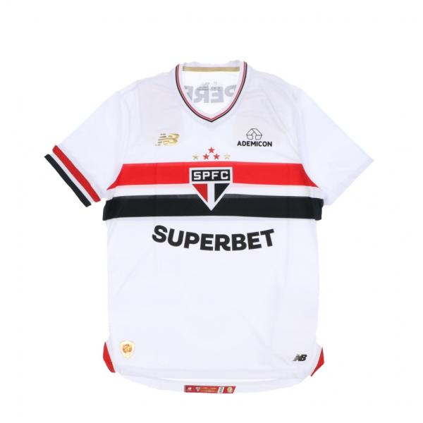 ◇サンパウロFC 2025 オーセンティックユニフォーム HOME◇クラブのエンブレムの内側に裾の桜や、日本語の文字があしらわれています。ホームモデルの襟裏には、リバプールとの決勝戦でサンパウロFCの勝利を決定づけたゴールが生まれた26分3...