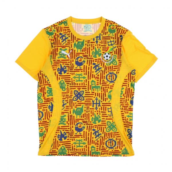 ◇ガーナナショナルチームのプレマッチSSシャツ■カラー(メーカー表記):イエロー(05:Yellow Sizzle-Intense Red)■素材:本体:ポリエステル100%リブ:ポリエステル97%ポリウレタン3%■生産国:ベトナム■202...