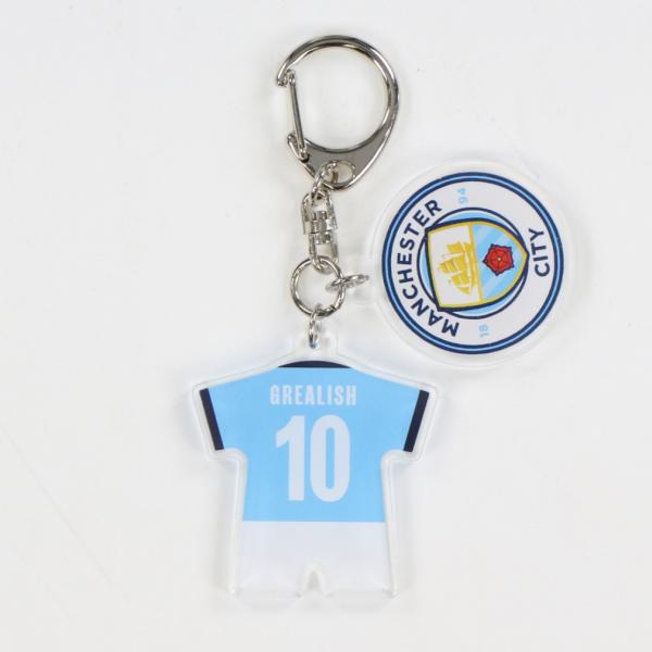 ◇背番号入りのユニフォームにクラブのクレスト型チャームが付いたキーホルダー。◇イングランド・プレミアリーグの名門、マンチェスターシティ #10 グリーリッシュ■素材:アクリル/メタル■サイズ:4x11x0.4cm■生産国:日本■2024年モ...