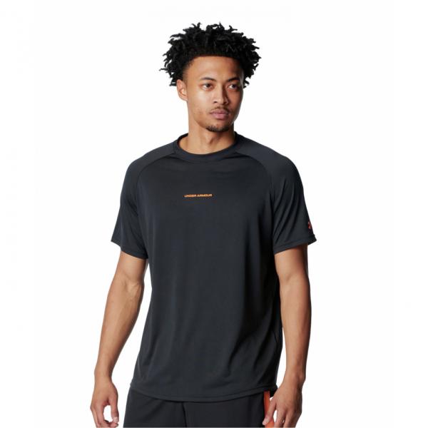 ◇100%ポリエステルにより軽量で、柔らかく風合いが良い◇後ろをやや長めにしてカーブをつけた裾◇ゆったりと着用するタイプのルーズフィット◇ラウンドヘムにすることでより動きやすくなり、ストレス軽減◇襟部分をリブにすることでシャツのズレを防げて...