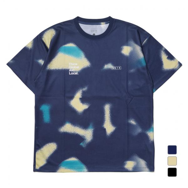 ◇AKTRのタイポグラフィをスプレーやブラシで書き殴ったようなデザイン。◇スポーツ用に開発されたAKTRオリジナルファブリックを使用。■カラー(メーカー表記):ベージュ(ECRU)ネイビー(NAVY)ブラック(BLACK)■生産国:中国■2...