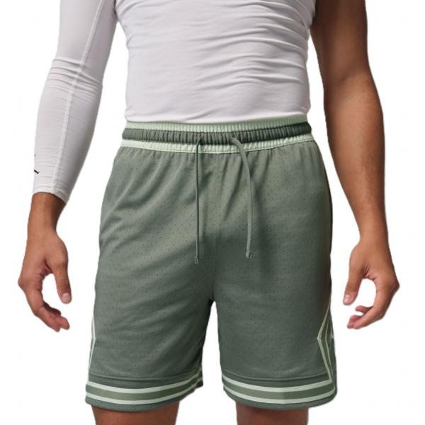 ◇軽量メッシュ素材と速乾性を高めるテクノロジーにより、ゲームがヒートアップしてもさわやかな着用感が持続。特徴的なダイアモンド型のテーピングが完璧な仕上がりを演出します。◇Nike Dri-FITテクノロジーが、肌から汗を逃がしてすばやく蒸発...