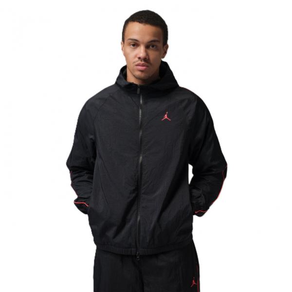 ◇シワ加工の軽量ナイロン素材を使用し、クラシックなトラックスーツスタイルに仕上げたフード付きジャケット。Jordanブランド初期のスタイルをイメージした控えめなパイピングをあしらいました。メッシュの裏地を内側に施しているため、通気性が高く快...