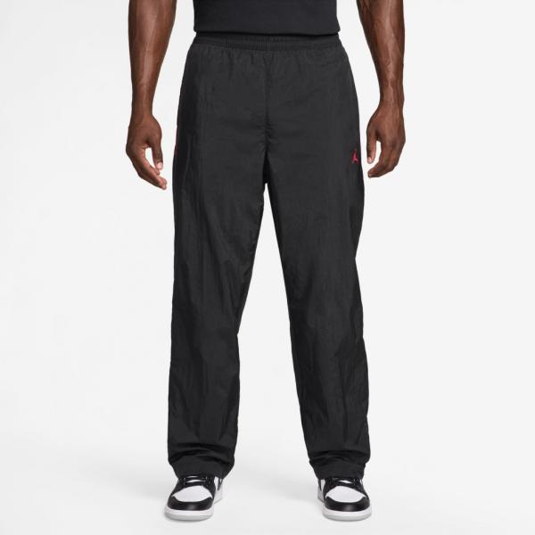 ◇耐久性に優れたパンツ。シワ加工を施した軽量のナイロン素材を使用し、クラシックなトラックスーツスタイルに仕上げました。内側にメッシュ裏地を施しているため、通気性が高く快適な着用感です。◇軽量で耐久性に優れ、肌触りがなめらかなナイロン素材。◇...