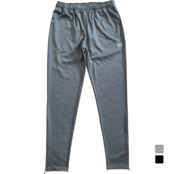 ◇DADAの象徴王冠マークを配した動きやすいスエットパンツ。裾ファスナー付き◇吸汗・速乾生地採用 UVカット加工◇What‘s DADADADA の語源は 1900 年台初頭に起こった芸術思想・芸術運動の DADAISM が由来。DADAI...