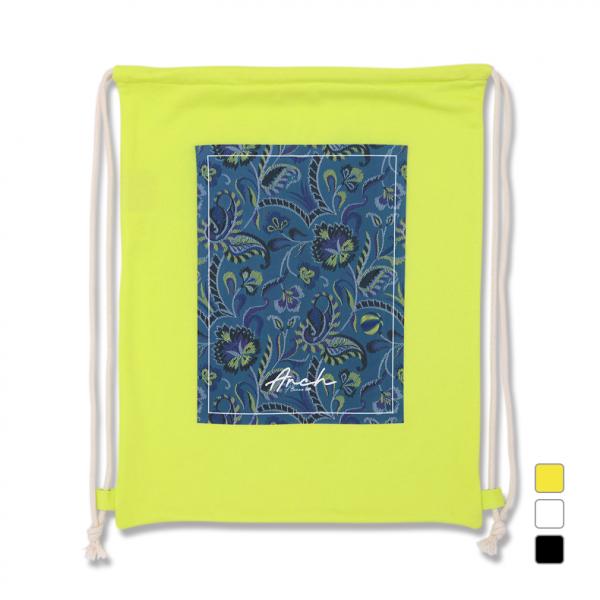 ◇「ゴブラン織」をモチーフにしたデザインをBOX型でプリントした、スウェット生地のジムサック。◇ウェアやシューズなど数アイテムを一緒に収納できる、便利な大きめサイズ。タウンユースにもおすすめのラグジュアリーな織物柄デザインが魅力。同シリーズ...