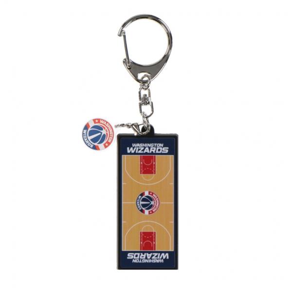 ◇バスケコートがプリントされた今までに無いデザインのキーホルダー。クラブロゴのミニチャーム付きです。■素材:ラバー/アクリル■入数:1個■サイズ:W30×D5×H110mm■生産国:日本■2022年モデルアルペン alpen スポーツデポ ...