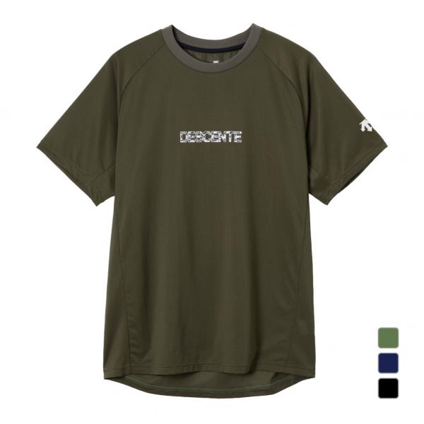 ◇半袖バレーボールシャツ◇通気性・吸汗速乾性に優れたプラクティスシャツです。胸元には迷彩柄のプリントを施しています。通気性を阻害しないよう、1色の抜きプリントにしている点もデザインポイントです。また、腕の振り上げ動作を妨げない脇パーツの構造...