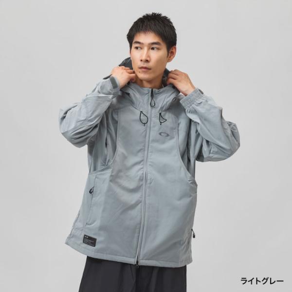◇機能素材をまとい、特徴的なパウダータッチのJACKET。◇撥水性と耐久性を両立するハイブリッド機能素材をまとい、特徴的なパウダータッチの表情を持つFGL SECTOR JACKET。その豊かな容量のポケットは、アクティブシーンに必要なギア...