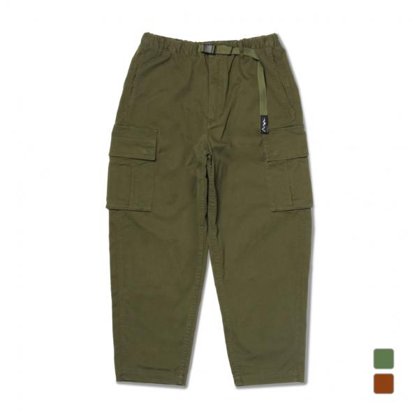 ◇Manastashの新しいカーゴパンツはストレッチコットンから出来ており、ゆったりとした履き心地となっています。ウエストはウェービングベルトで好みのサイズに調節できます。特徴は6個のポケット、そしてスマホポケットは車の乗り降りで落ちにくい...