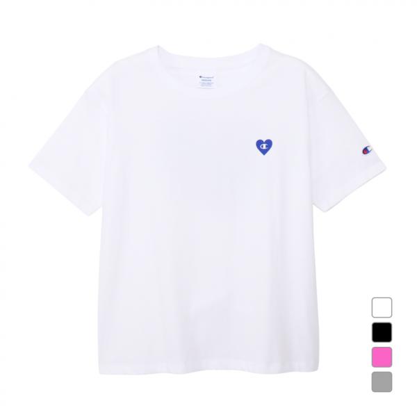◇環境に配慮して生産されたサステナブルなアメリカ綿を100％使用した、柔らかく肌触りの良い天竺素材のショートスリーブTシャツです。 身幅、肩幅にゆとりを持たせたリラックスフィット。 左胸にはハート形とCロゴを組み合わせたグラフィック、背中に...