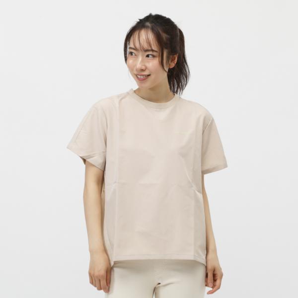 ◇ウーブン素材とメッシュニットのドッキングプルオーバーです。 脇下と背中がメッシュニットで通気性が高く、暑い夏でも快適に着用できます。 タックを入れた後ろ身頃のシルエットもきれいで、1枚でサマになるトップスです。 ■カラー(メーカー表記)：...