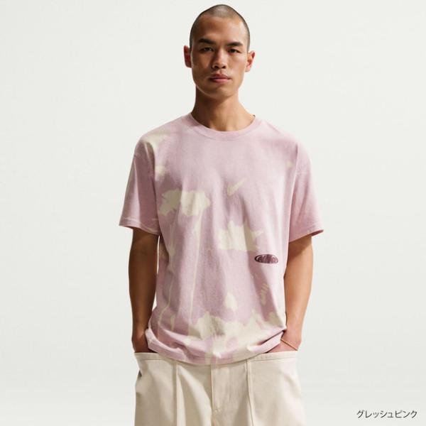 ◇クラシックでありながらカジュアルなこのTシャツは、ゆったりとしたフィット感が特徴。 適度なボリュームのコットンを使用し、柔らかくややしっかりとした肌触り。 耐久性に優れ、毎日着ても快適です。 More Details リブ仕様の襟 コット...