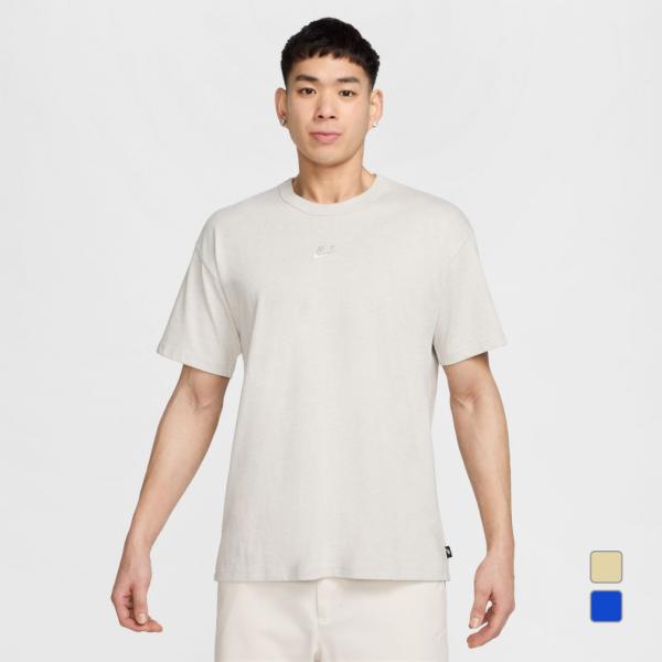 ◇ナイキ スポーツウェア プレミアム エッセンシャル Tシャツは、ゆったりとしたフィット感で、気楽で快適なスタイルを演出。 厚手のオーガニックコットン素材が、しっかりとした柔らかい肌触りを提供します。 この商品には、オーガニックコットン繊維...