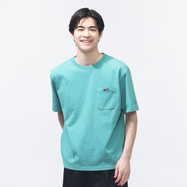 ◇胸のシューズワッペンがワンポイントのTHE CITYシューパッチTシャツ。 ドロップショルダーと短めの着丈で、いろんなボトムスと組み合わせやすく、バランスのよいコーディネイトができるシルエットにアップデート。 心地よい肌触りの綿・ポリエス...
