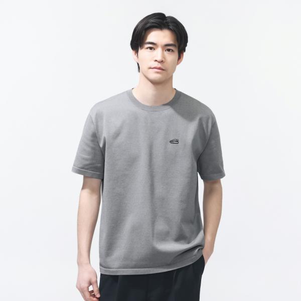 ◇軽量ドライタッチで快適なポリエステルニットを使用したTHE CITY プルオーバーニットTシャツ。 心地よい軽量性とストレッチ性に加え、イージーケアで洗濯も簡単。 ドロップショルダーのゆったりシルエットが、一枚でもジャケットのインナーでも...