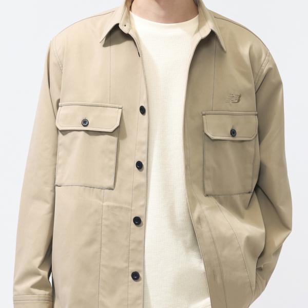 ◇ミリタリーテイストを取り入れたユーティリティジャケット。 チノライクなポリエステル素材を使用し、シンプルながらも一枚で着映えする、春カジュアルにぴったりのアイテム。 フラップポケットやハンドポケットにステッチでアクセントを加え、ディテール...