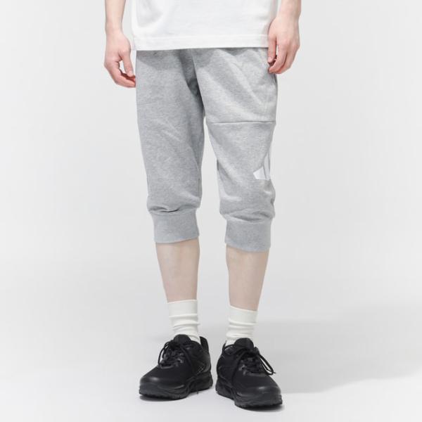 ◇柔らかいフレンチテリー素材の7分丈パンツ。 ◇週末は、このアディダスのパンツで快適に。 柔らかく快適で、リラックスしたい日にぴったりのフレンチテリー。 お気に入りのTシャツやスニーカーと合わせて楽しめる、幅広く使えるシンプルなパンツ。 レ...