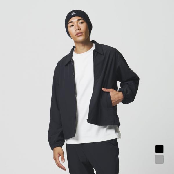 ◇伸びがよく、上品なハリ感のあるジップジャケット。 軽くて持ち運びも便利で、普段のコーディネートからちょっとした時の羽織りまで、マルチに使えるアイテム。 アーバンな印象の2カラー展開で、スタイリッシュに着用が可能です。 ■カラー： チャコー...