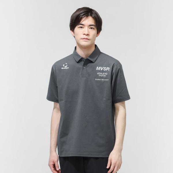 ◇特徴：普段使いのしやすいカラー展開で、左胸と背面にはスポンサーマークを思わせるグラフィックポイントが特徴的な半袖ポロシャツ。 背面部分にストレッチメッシュ素材を採用。 ◇機能：吸汗・ストレッチ・UPF50+ ◇シルエット：ジャスト ■カラ...