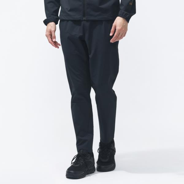 ◇限界を超えるパフォーマンスを追求する、新機軸のモビリティウーブンロングパンツ。 特殊構造の糸で織り上げられた高伸縮性ファブリックが、プレイヤーの潜在能力を解き放ちます。 さらに、発汗しやすい部分に高通気ファブリックを配置することで、衣服内...