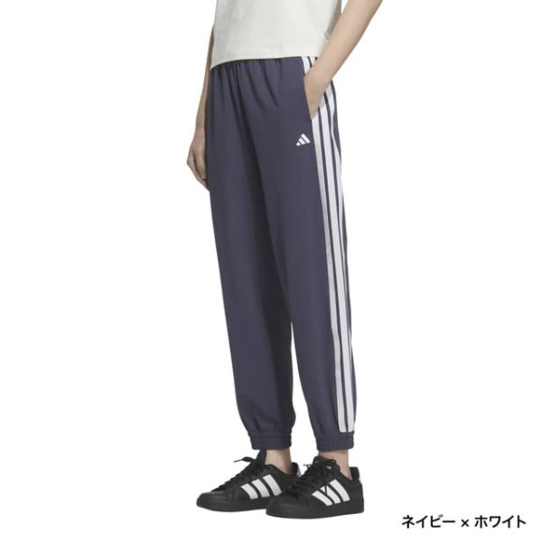 ◇動きやすさを重視してデザインされたストレッチ プレーンウィーブ レギュラーフィット テーパードレッグ カフドヘム パンツは、クラシックなスポーツウェアスタイルとモダンな快適さを融合させたアイテム。 通気性に優れたクライマクール素材が冷却を...