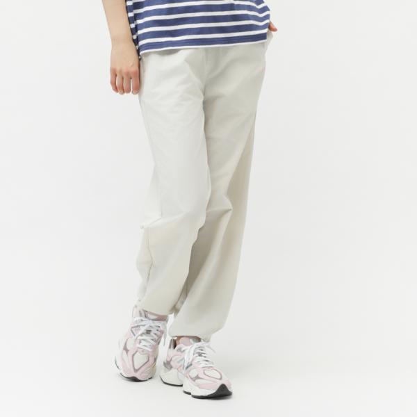 ◇ワッシャーナイロン素材を使用したパラシュートパンツ。 スポーティになりすぎず、大人カジュアルに履いていただけます。 裾のボリューム感で時代感あるシルエットです。 ■カラー(メーカー表記)： グレッシュグリーン(OVN) ダークブルー(DR...