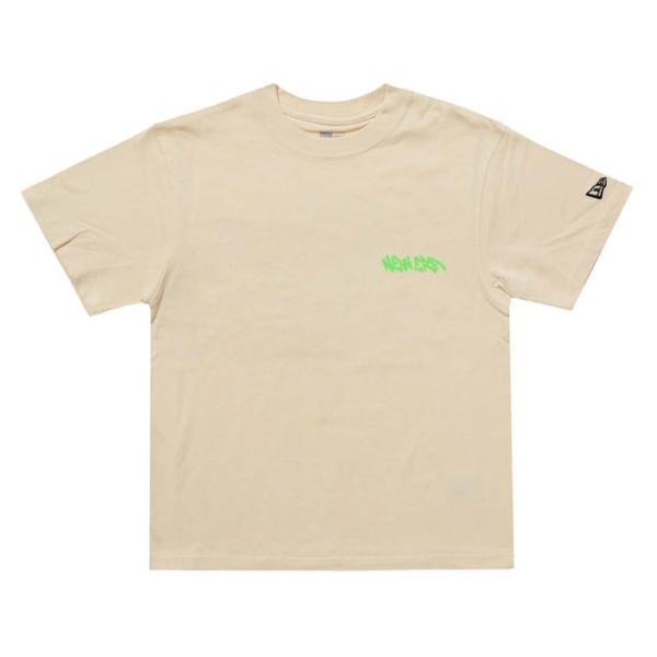 ◇グラフィティ調のドリッピングプリントをフィーチャーした個性的なタギングデザイン 今シーズンよりシルエットをアップデート。 着丈はそのままに、身幅と袖周りにゆとりを持たせた新フィッティング 8ozのコットン生地を使用し、快適でしっかりとした...