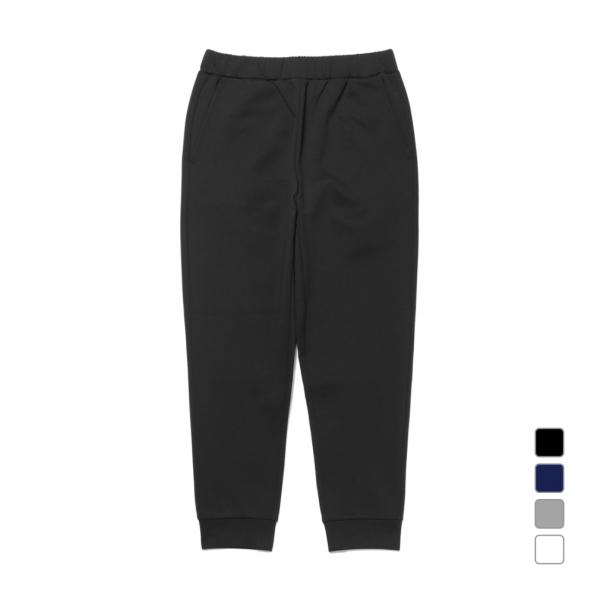 ◇テックスウェットジョガーパンツ ◇程よい肉厚とストレッチ感、ハリのある生地感がポイントのテックスウェット。ダンボール状の気室空間のある3層構造に形成することで肉厚な質感ながら軽量化を実現。ストレッチが効いているので動きやすい。 ■カラー：...