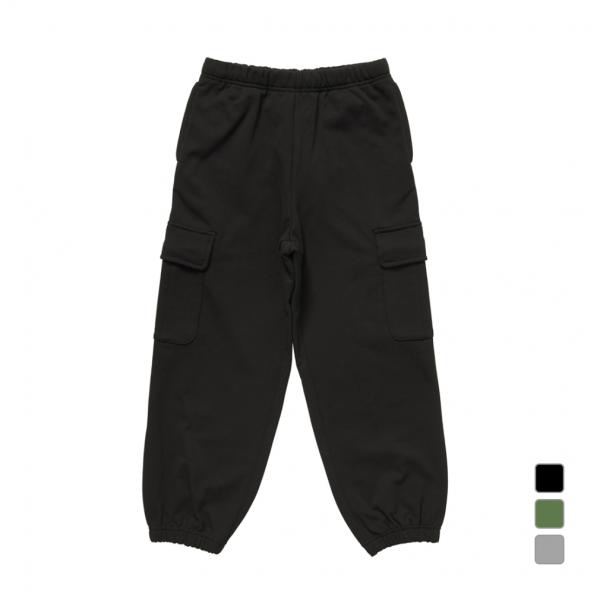 ◇人気のカーゴタイプのスウェットパンツ。 吸水速乾機能がついており、肌面さらっと快適な着心地。 様々なコーディネートで使える、汎用性の高い1本です。 ■カラー： カーキ チャコールグレー ブラック ■素材：ポリエステル100％ ■サイズ： ...