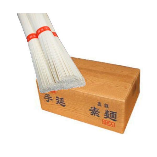 良質のタンパク質を含んだ小麦の中心部分を粉にした小麦粉を材料に手延べの技法で延ばされた食感の良い太麺です。細麺より直径が0.5mmほど太く直径1.5mm前後です。細い素麺とはまた違った食感が味わえる麺です。ダンボー箱9kg---------...