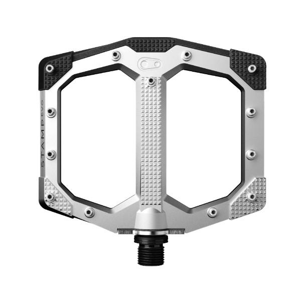 ●スタンプ7比20%ロングプラットフォームにより安定感のアップと長時間のライドにおける疲労を軽減●シューズサイズに合わせて選べる2種のペダルサイズ●シューズのホールド力を高めるコンケーブ形状を備えた極限まで薄いボディ（中心最薄部11mm、両...