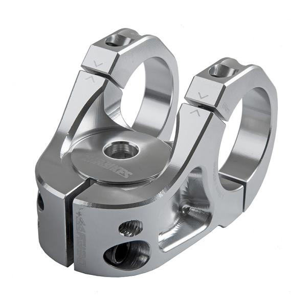 トレイル/オールマウンテンに最適なMTBステムトレイル/オールマウンテンに最適なMTB用ステムです。低いスタックハイト、トップクローズクランプデザイン、5mmライズを特徴としています。特徴トップクローズクランプデザインステムキャップ付属