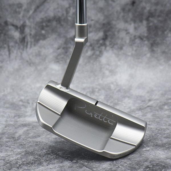 フィオーレ2 プロトタイプツアープロのリクエストによりデザインされたフィオーレにさらに改良を加えたフィオーレ2。こちらはメジャーチャンプからの依頼で試作品として数本のみ生産された"プロトタイプ"モデル。ヘッド形状、打感にも柔らかさにこだわっ...